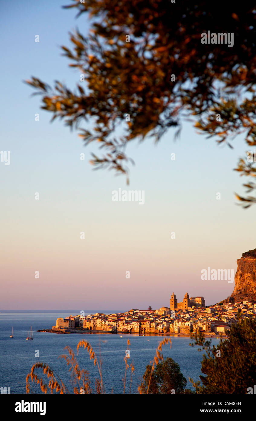 View of the famous sea town of Cefalù, Cefalu', at sunset, Sicily ...