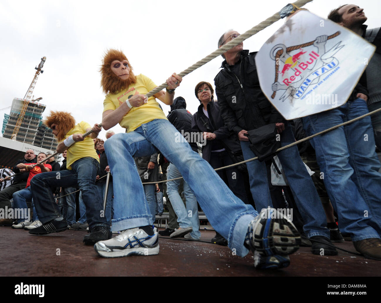 Dressed as monkeys hi-res stock photography and images - Alamy