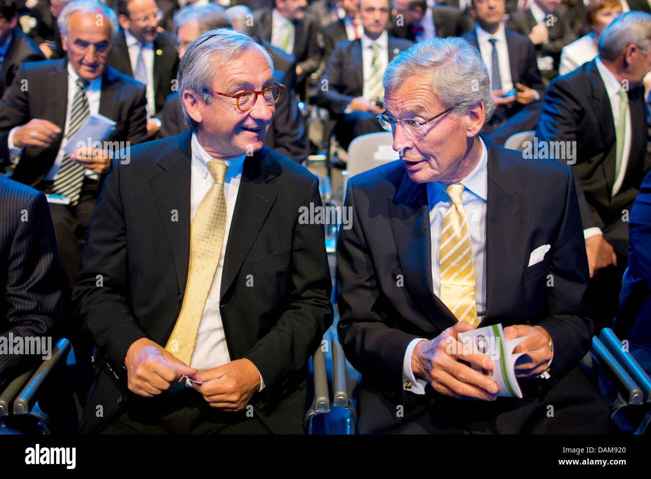 ThyssenKrupp, Ulrich Lehner (L), and his predecessor Gerhard Cromme ...