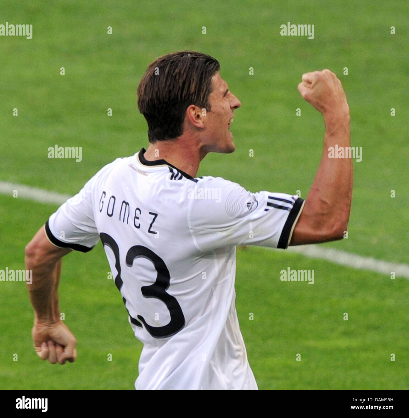 Mario Gomez celebrates after scoring the 1-0 goal in the soccer ...