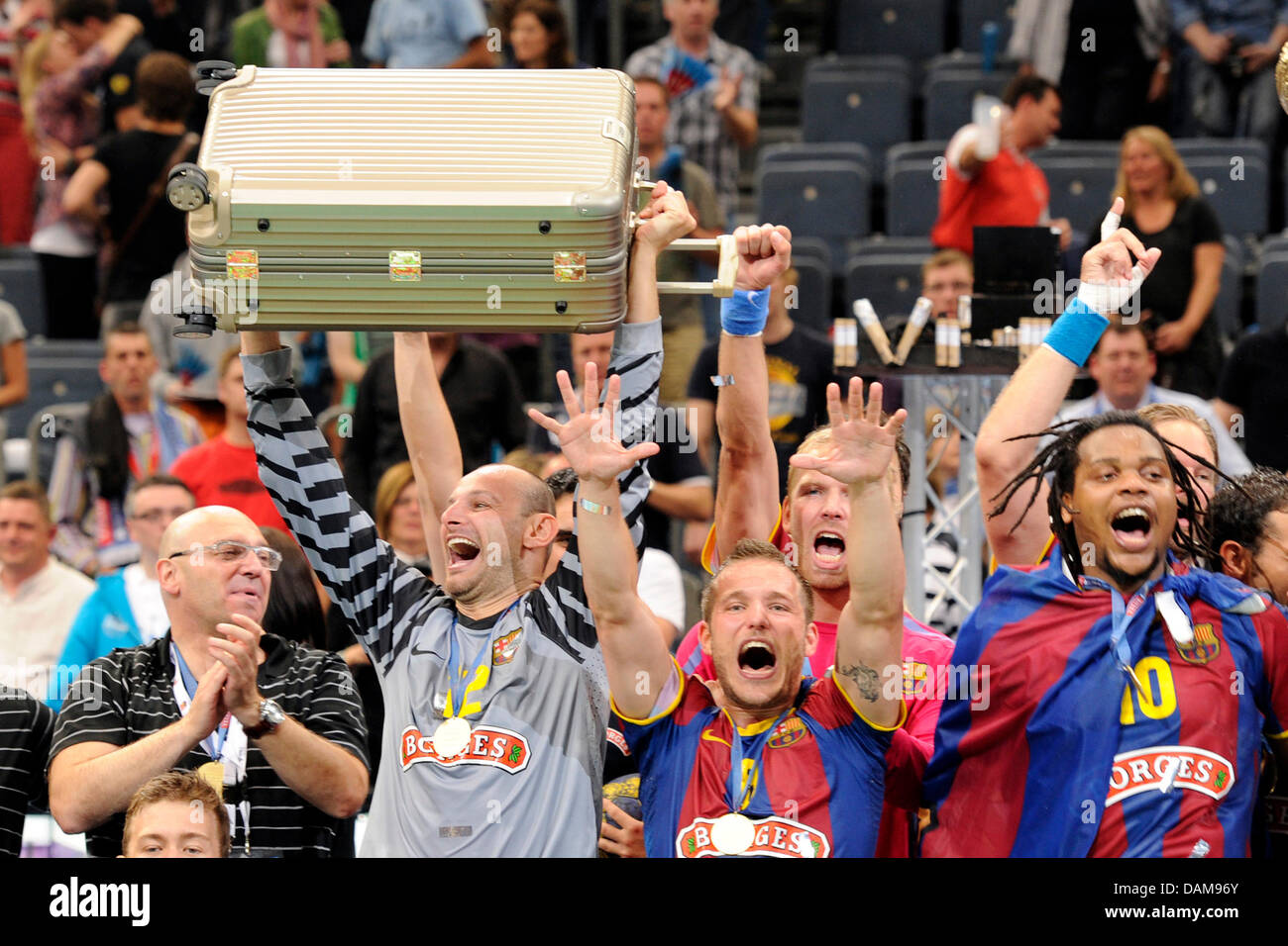 Barcelona's players celebrate winning the handball Champions League ...