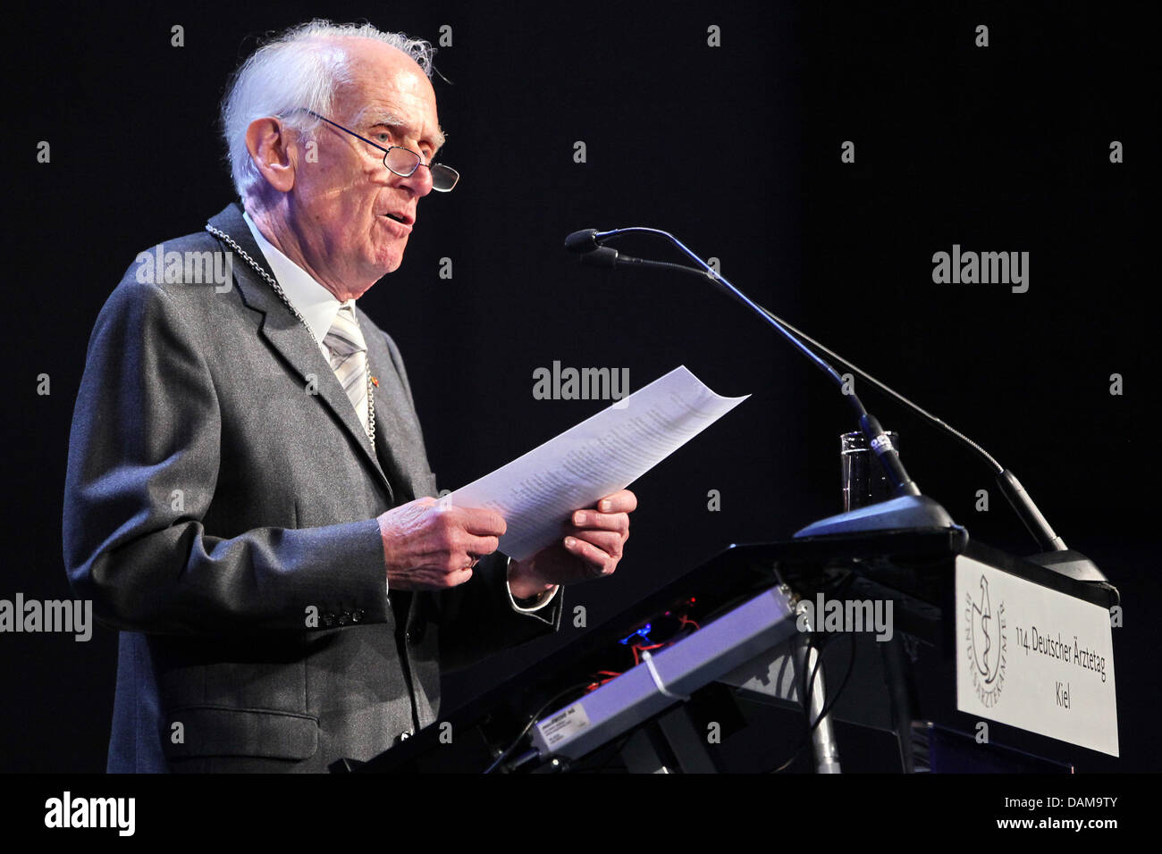 Physician Ulrich Gottstein speaks at the opening of the 114th German ...