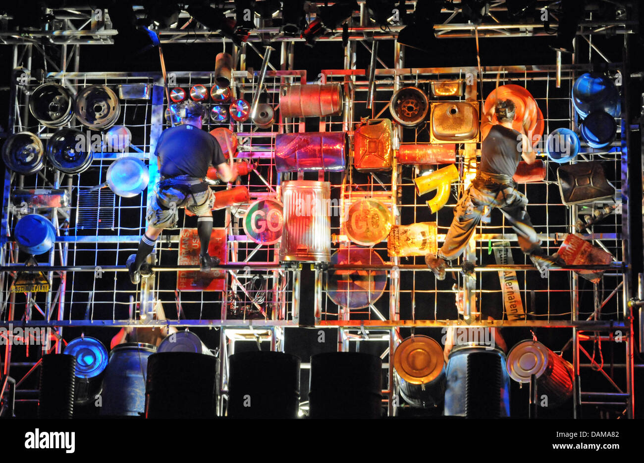 Stomp stage hi-res stock photography and images - Alamy