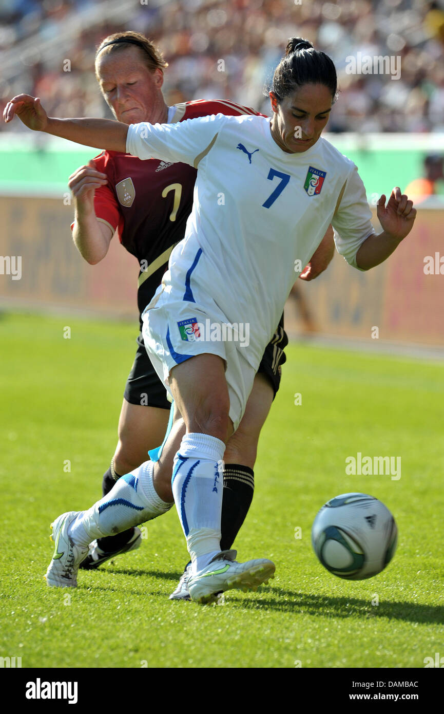 Germany's Melanie Behringer (L) struggles for the ball with Italy's ...