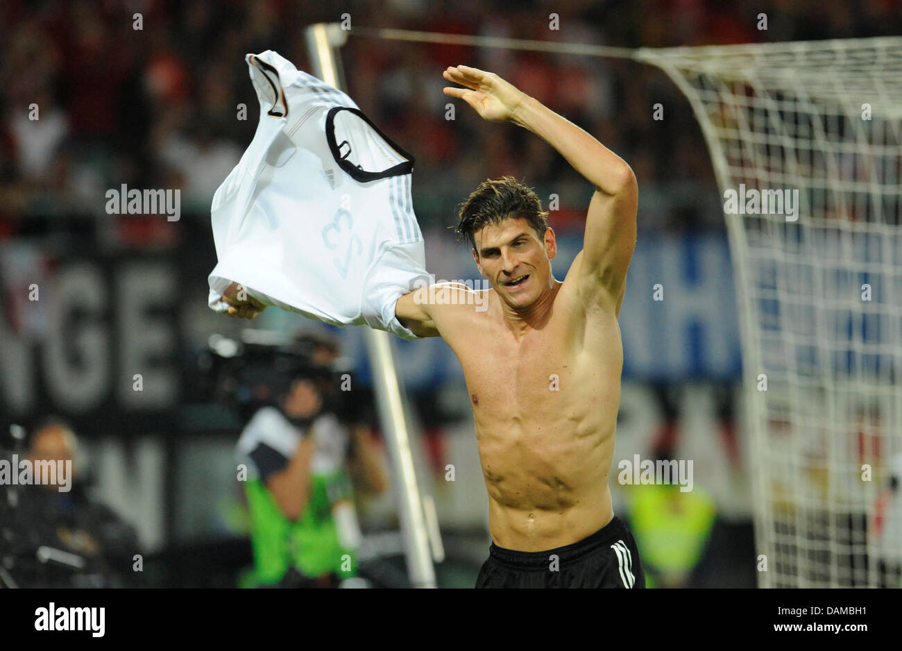 Germany's Mario Gomez celebrates after scoring his second goal (1:2 ...