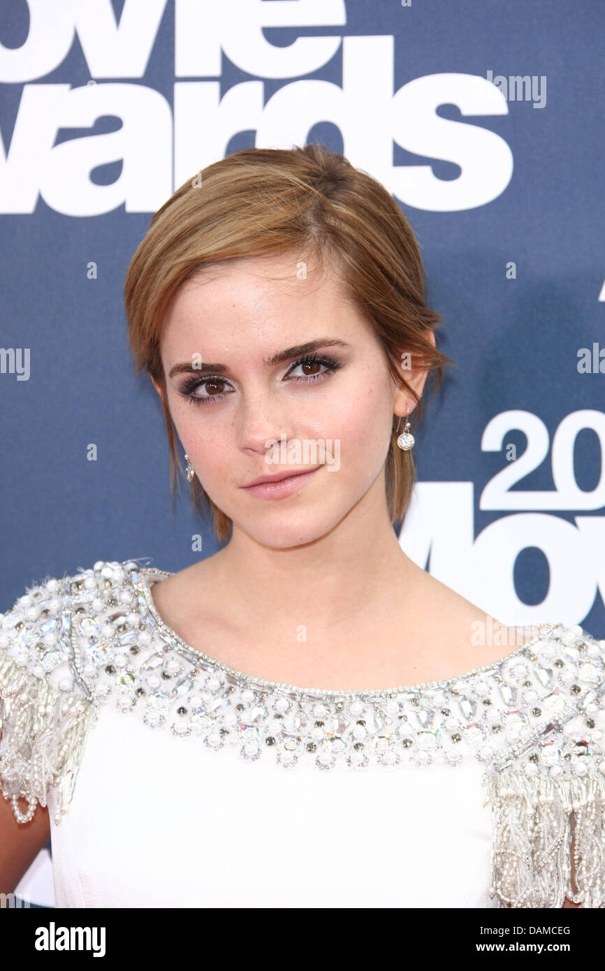 Actress Emma Watson arrives at the MTV Movie Awards at Universal Studio ...