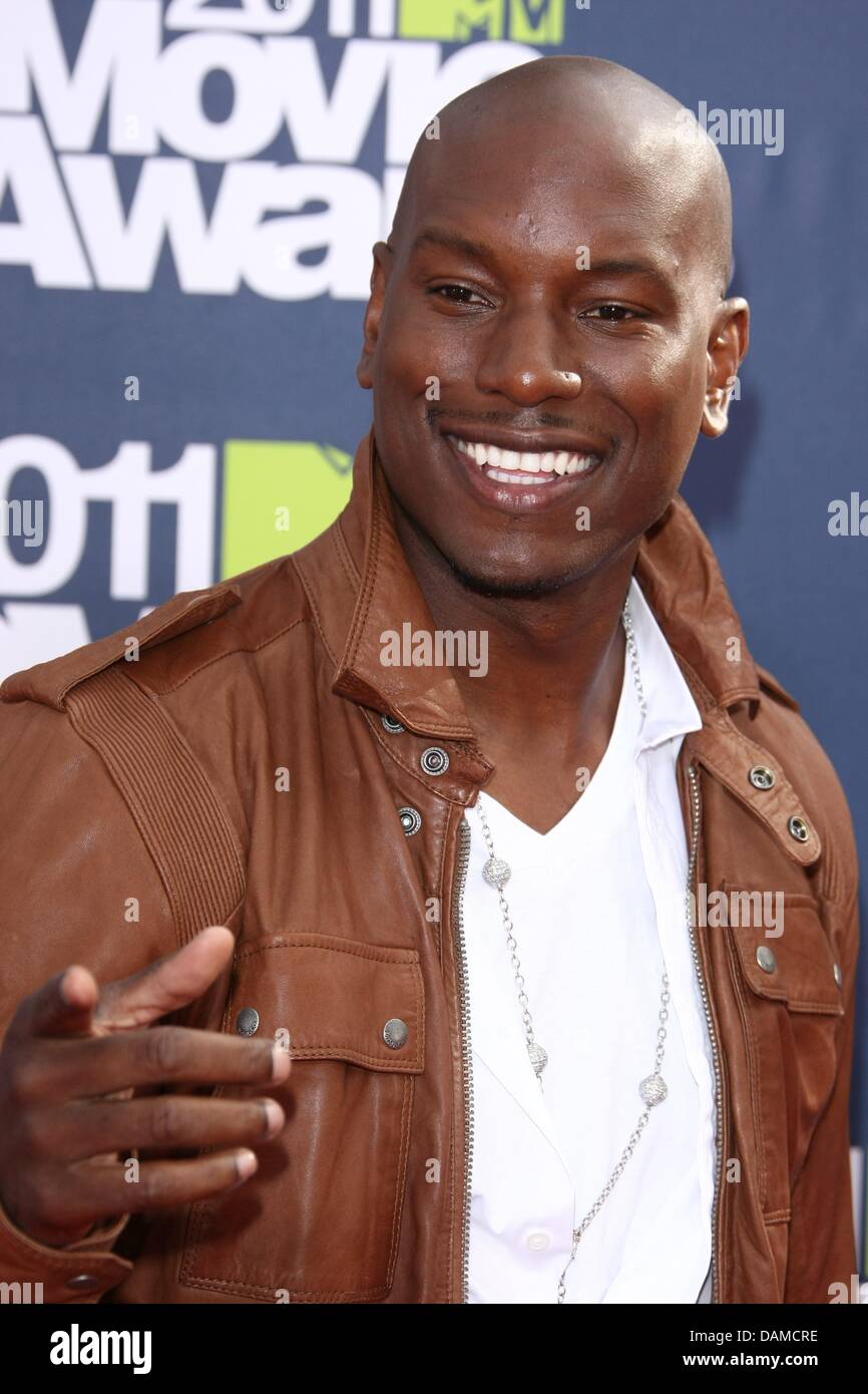 Singer Tyrese arrives at the MTV Movie Awards at Universal Studio's ...