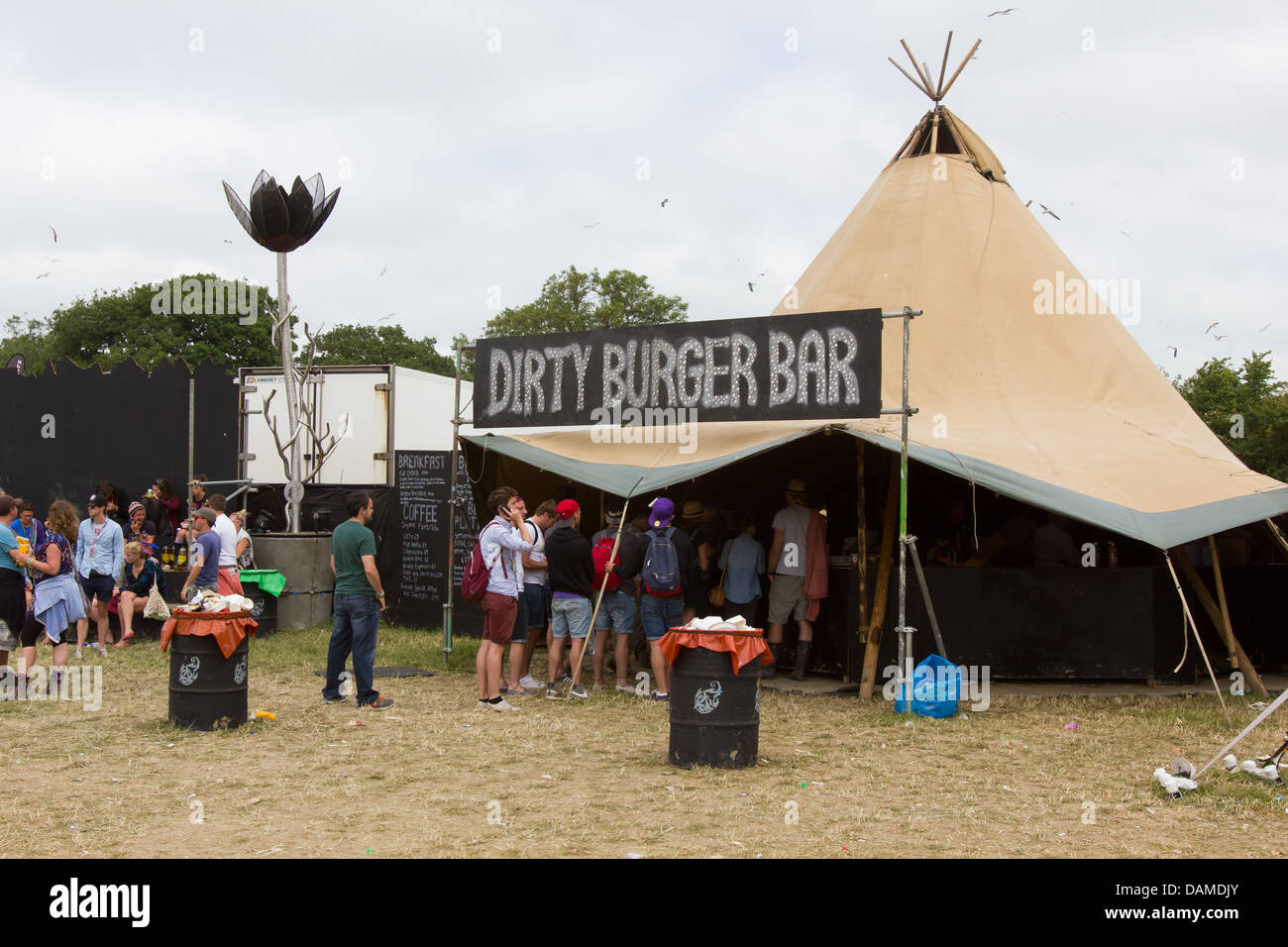 Food stall glastonbury festival hi-res stock photography and images - Alamy
