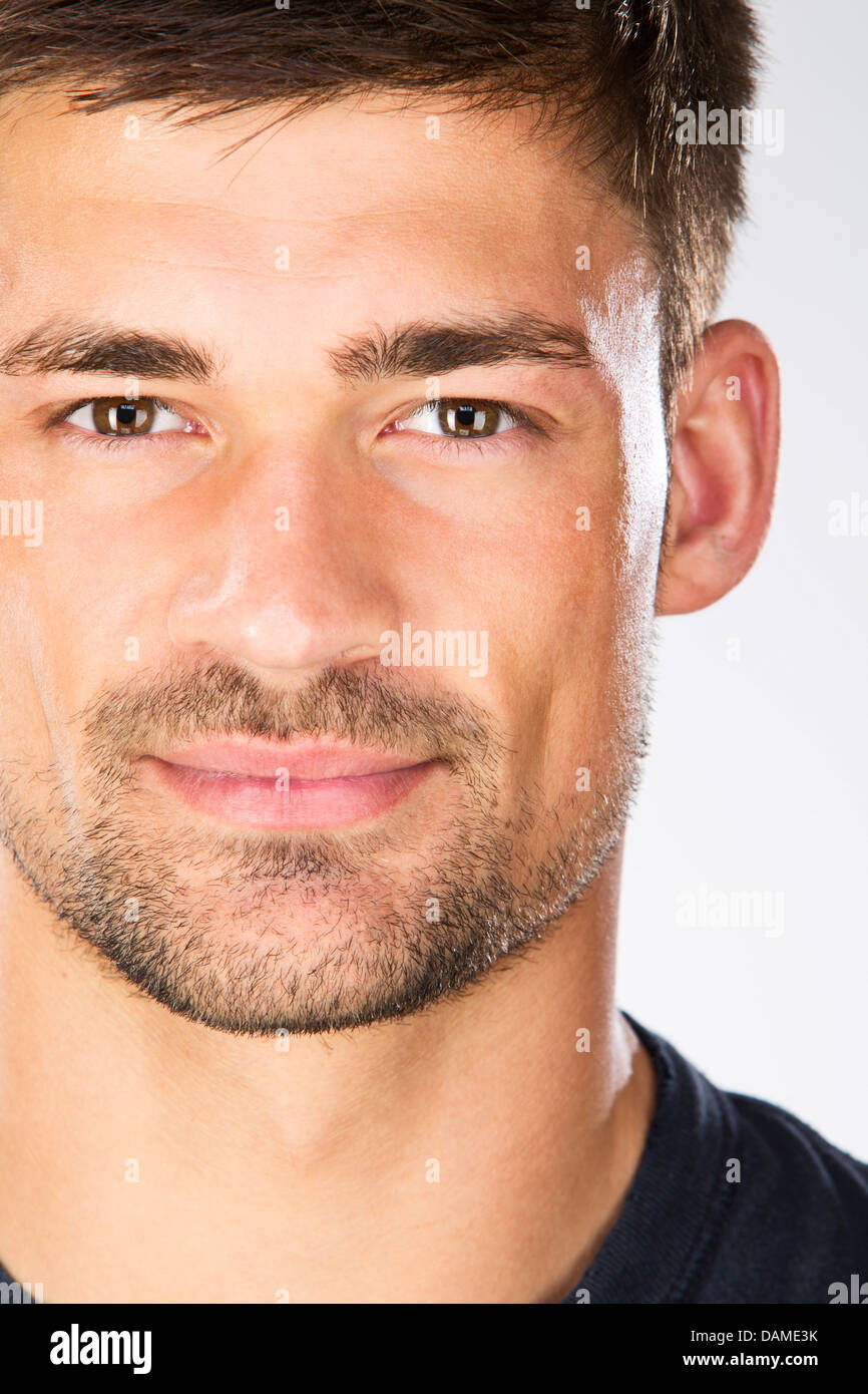Portrait of young man smiling, close up Stock Photo - Alamy