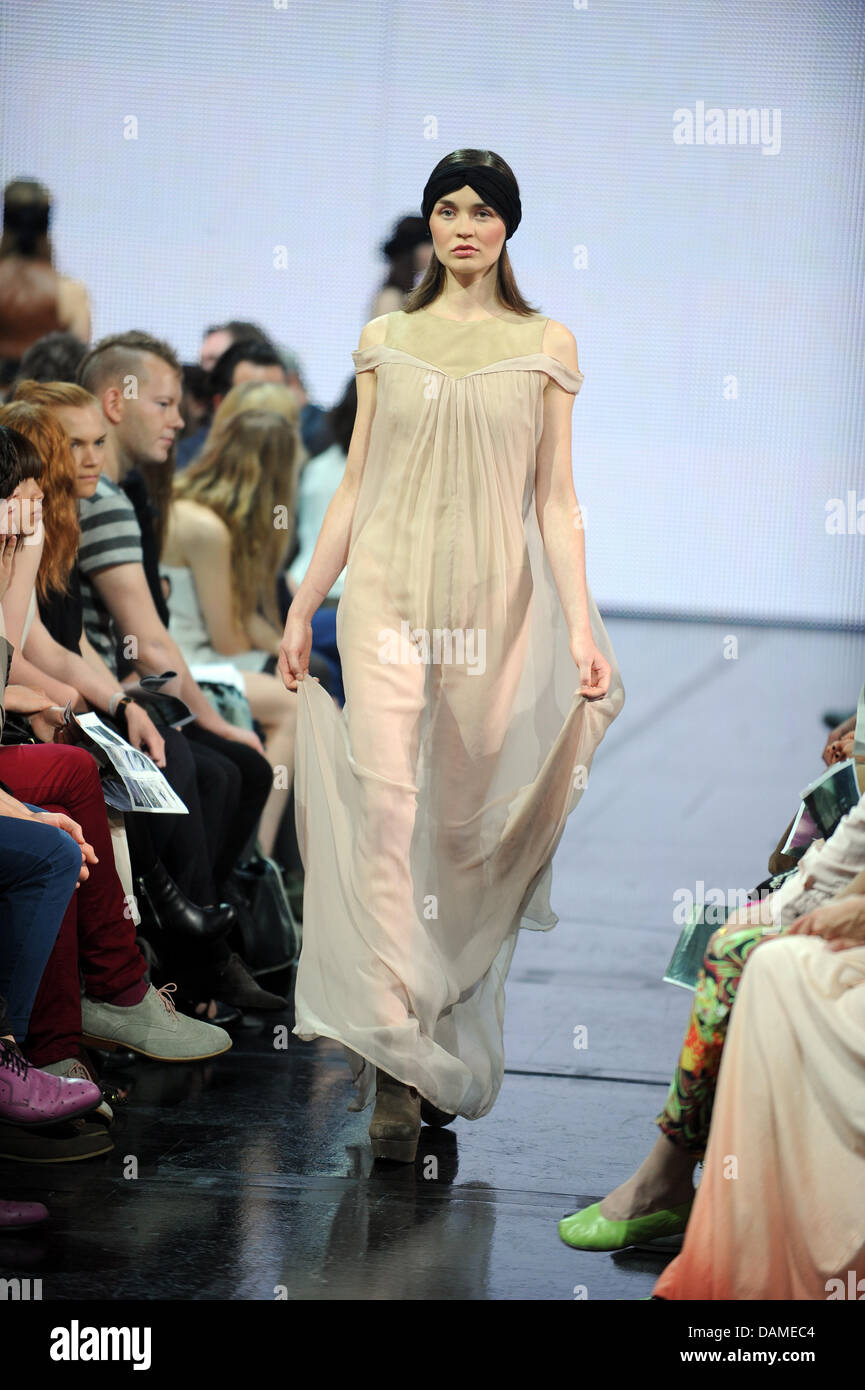 Models present creations of designer Elisabeth Joost at the Graduate ...