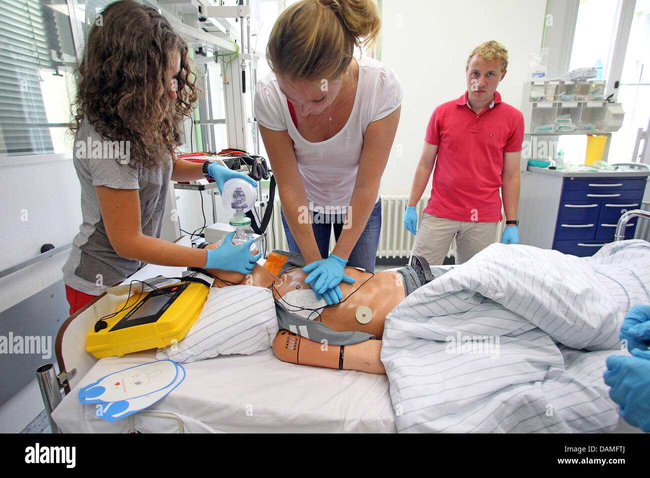 Medicine students Anna-Luise (L) and Lisa-Sophie practise the ...