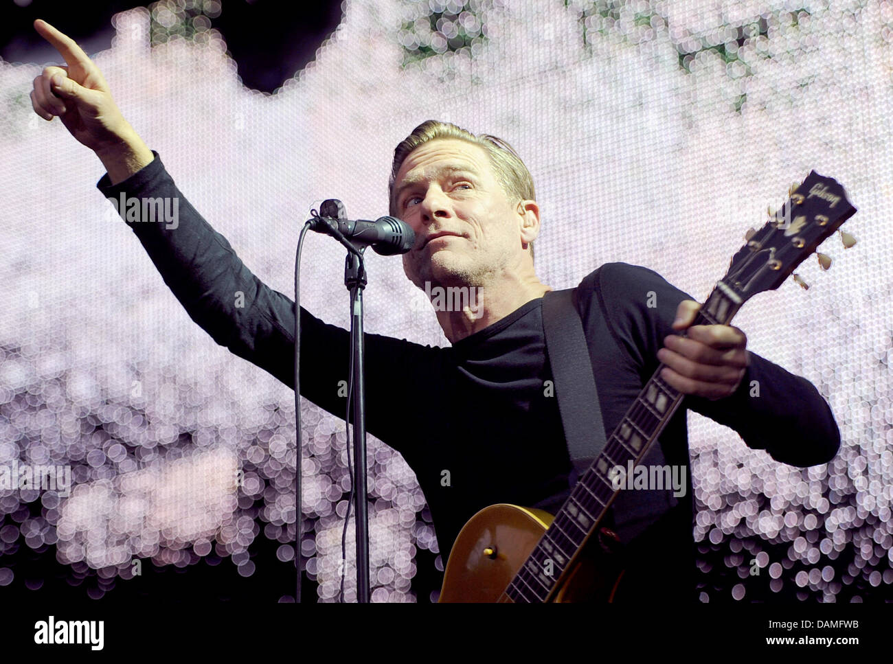 Canadian singer bryan adams hi-res stock photography and images - Alamy