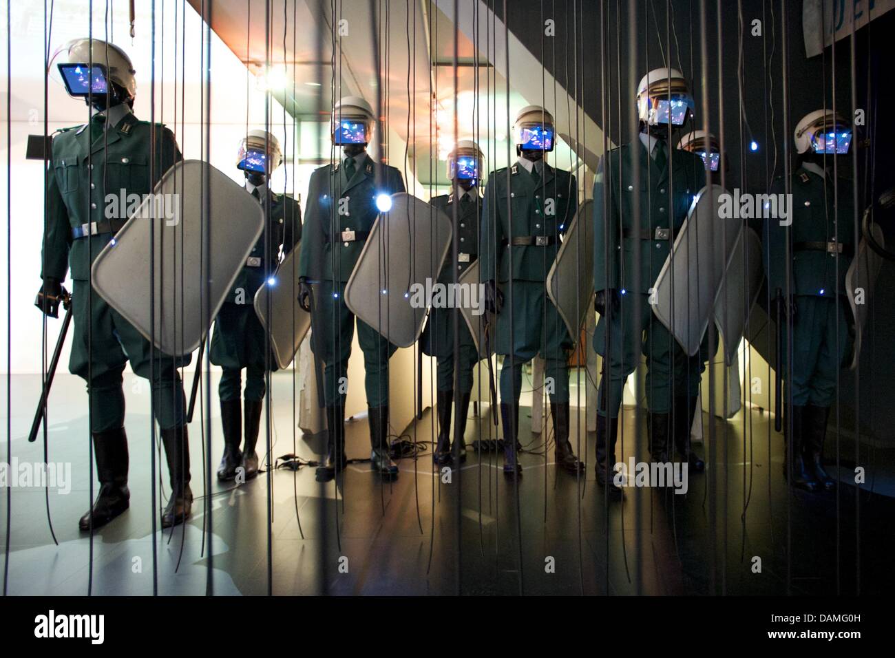 Ddr uniform police hi-res stock photography and images - Alamy