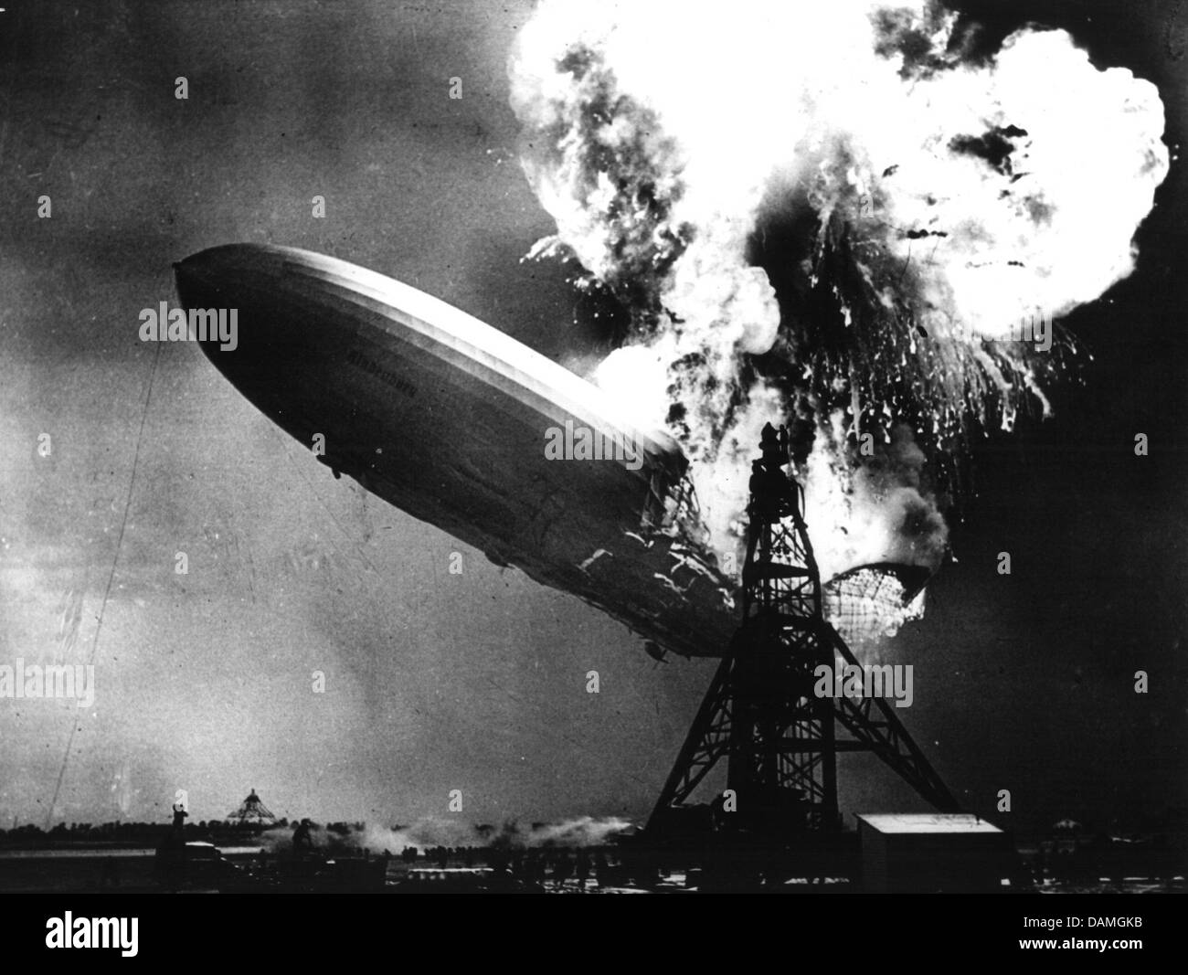 Hindenburg airship hi-res stock photography and images - Alamy