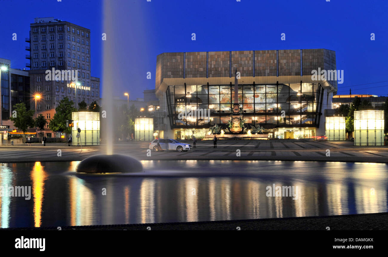 The Gewandhaus concert hall (R) stands next to the Europahaus in ...