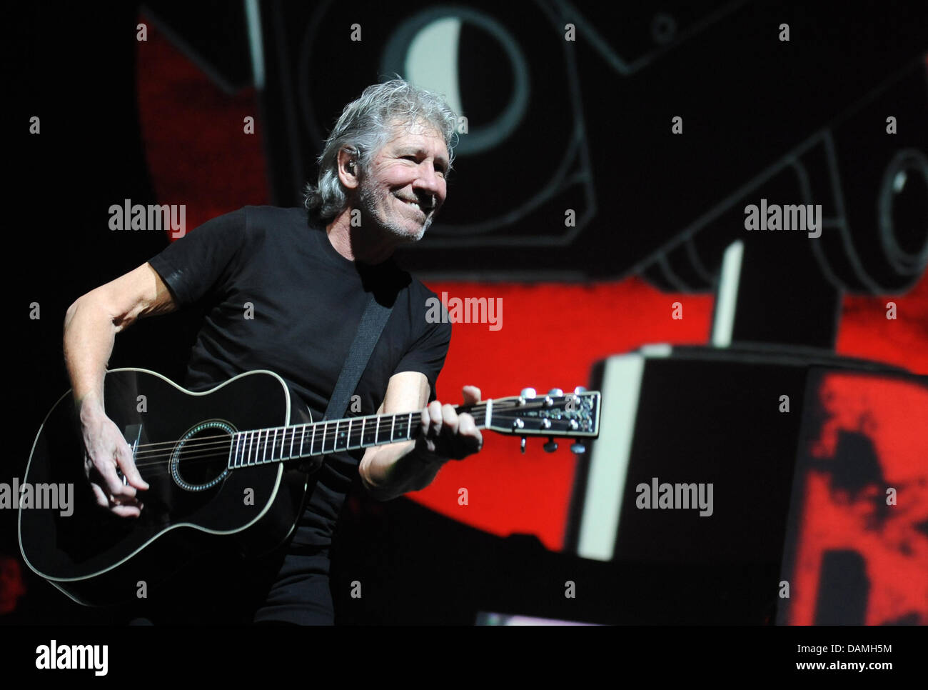 Pink floyd the wall concert hi-res stock photography and images - Alamy
