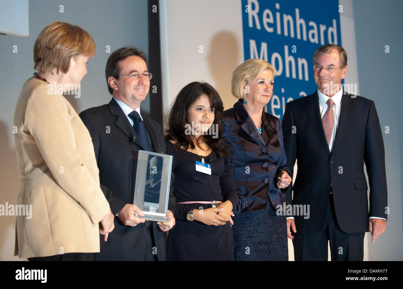 Chancellor Angela Merkel (L-R), the mayor of the honoured city Recife ...