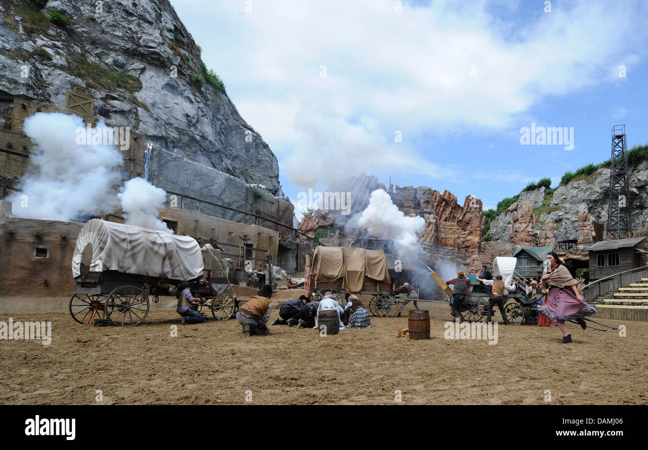 Actors fill the stage during a presentation of 'The Oil Prince' ('Der ...