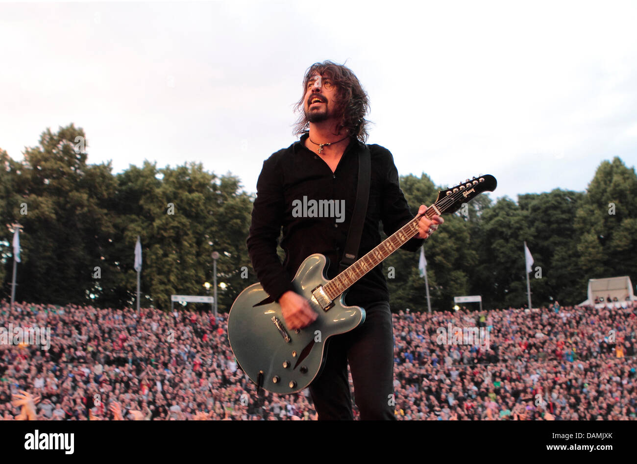 Foo fighters hi-res stock photography and images - Alamy