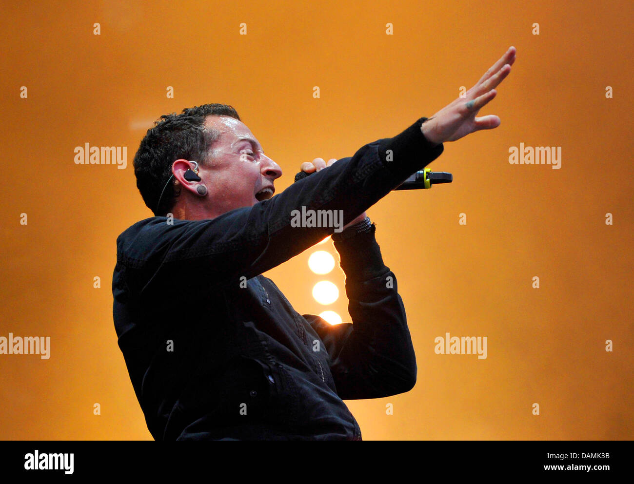 Musician Chester Bennington of the US band Linkin Park performs on ...