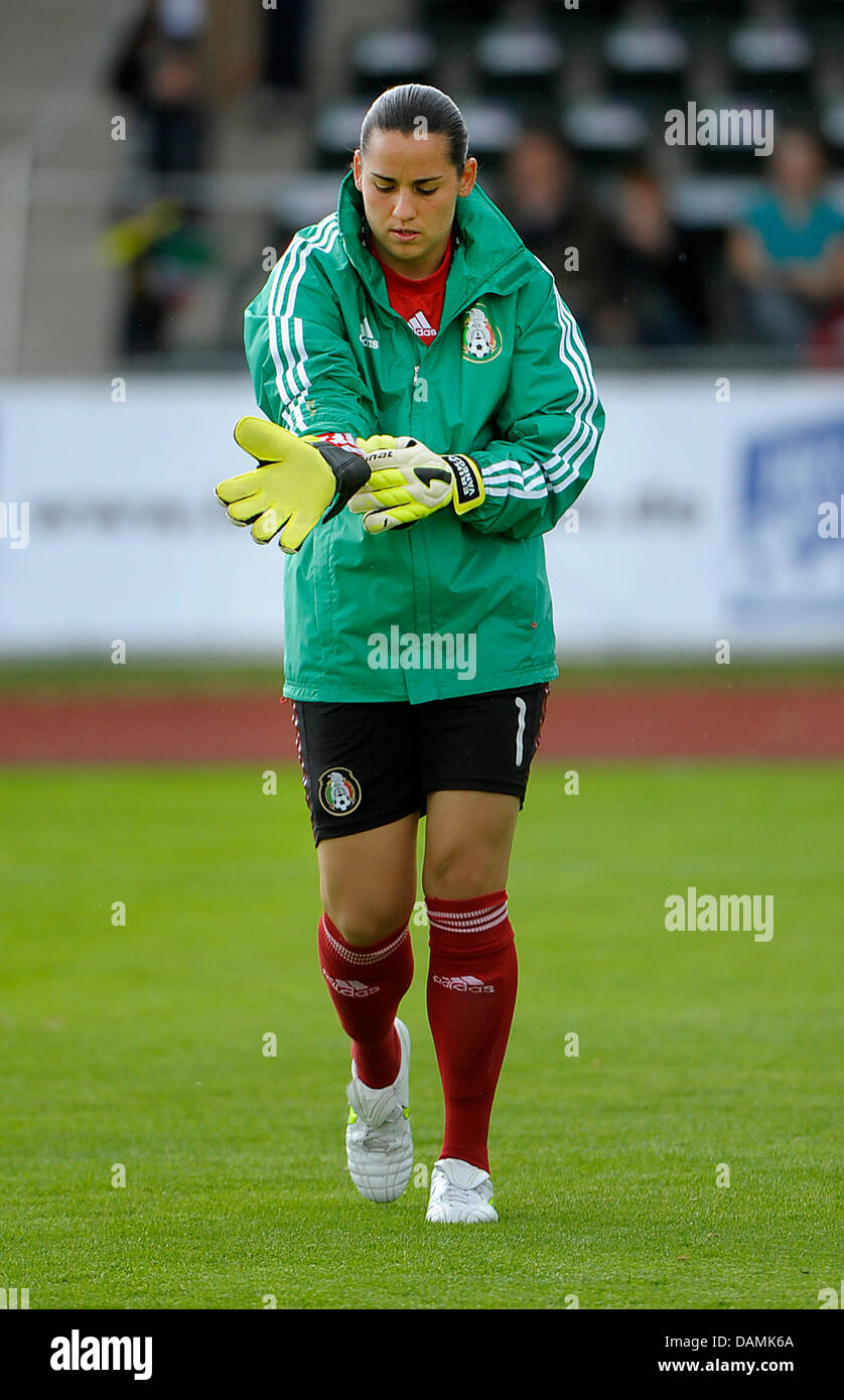 Player of the Mexican national team Erika Vanegas warms up for a test ...
