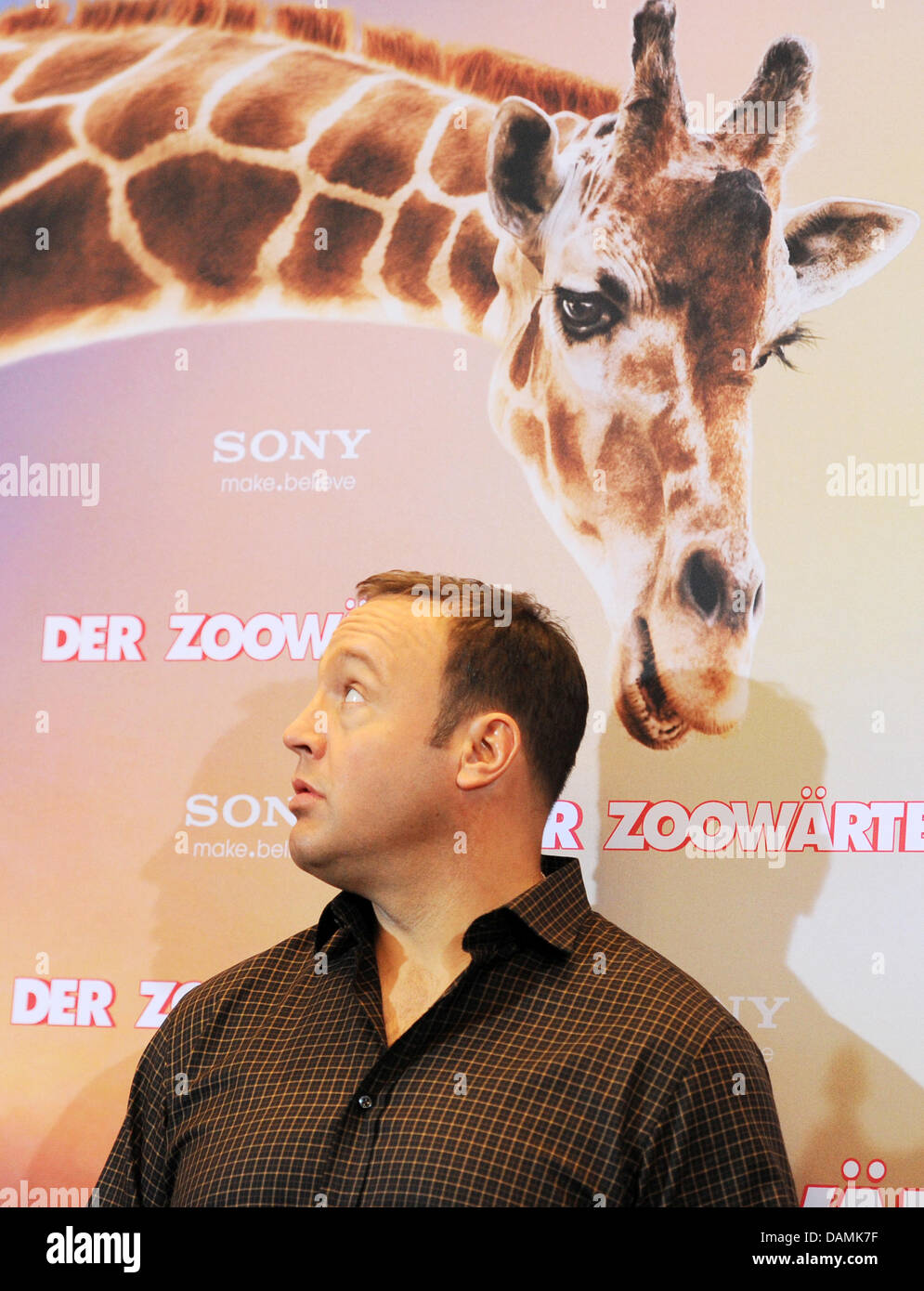 Actor kevin james hi-res stock photography and images - Alamy