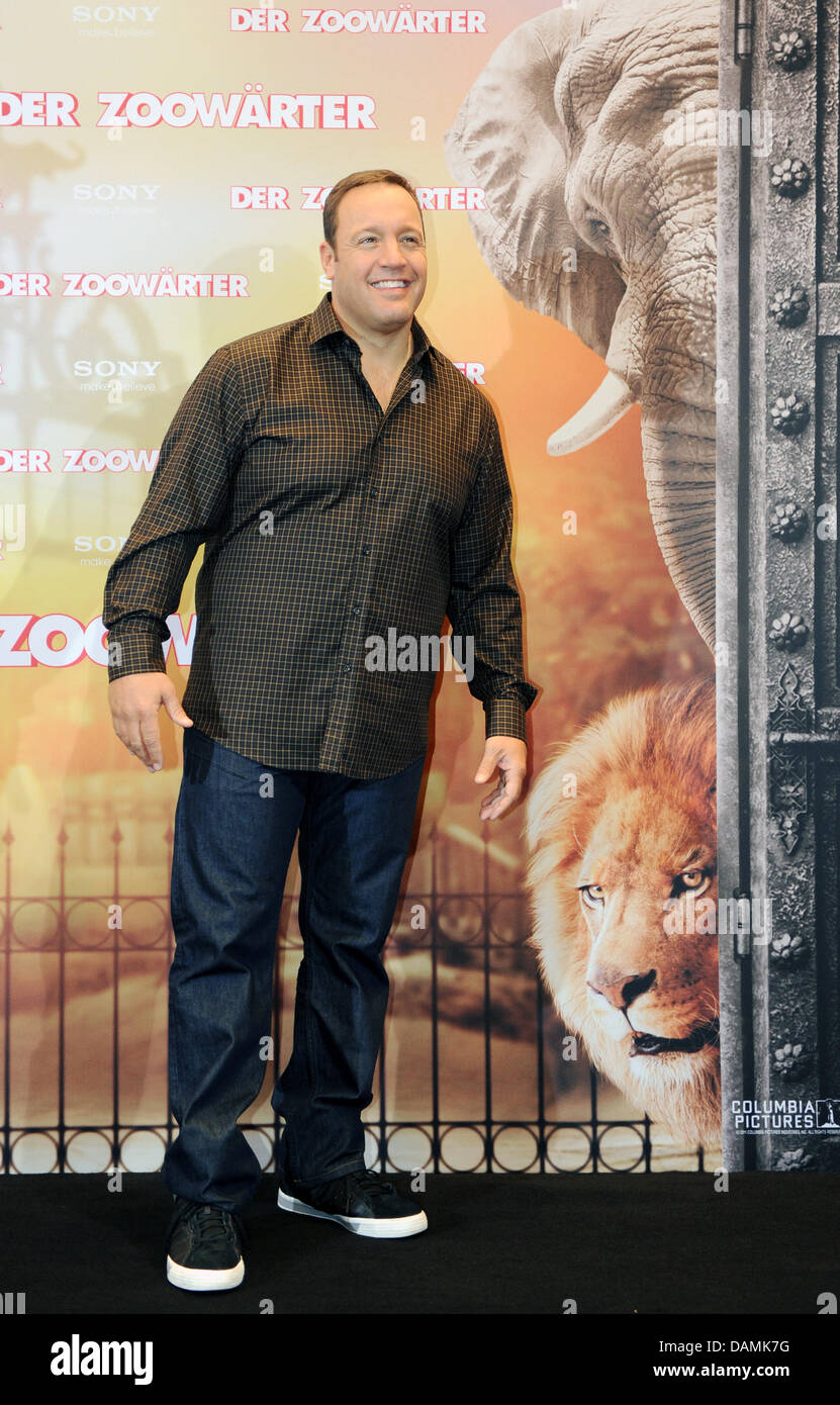 Actor kevin james hi-res stock photography and images - Alamy