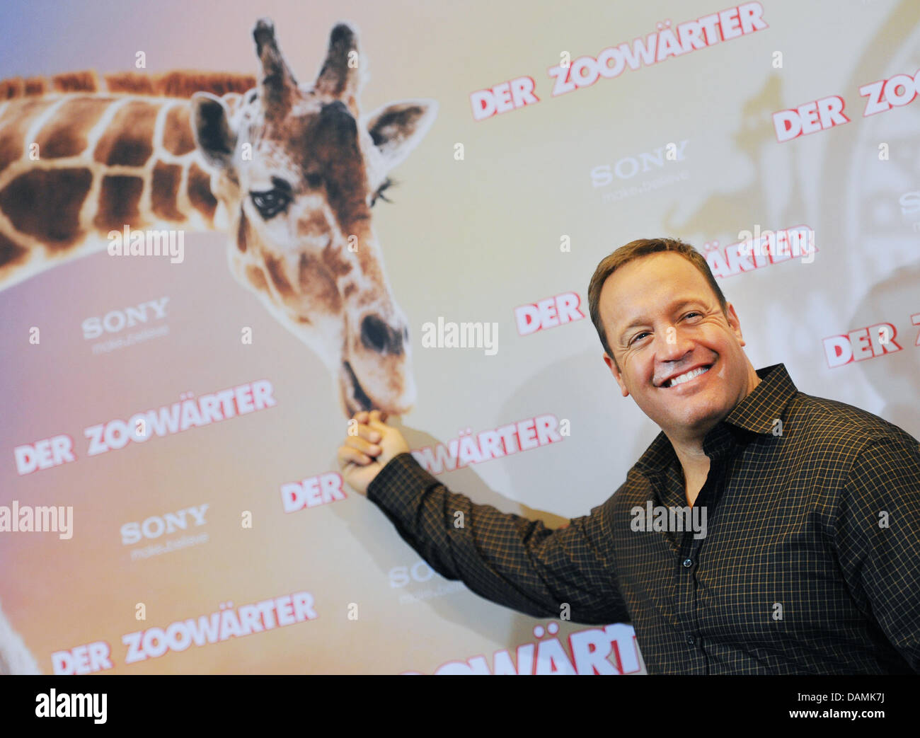 Kevin james zookeeper hi-res stock photography and images - Alamy