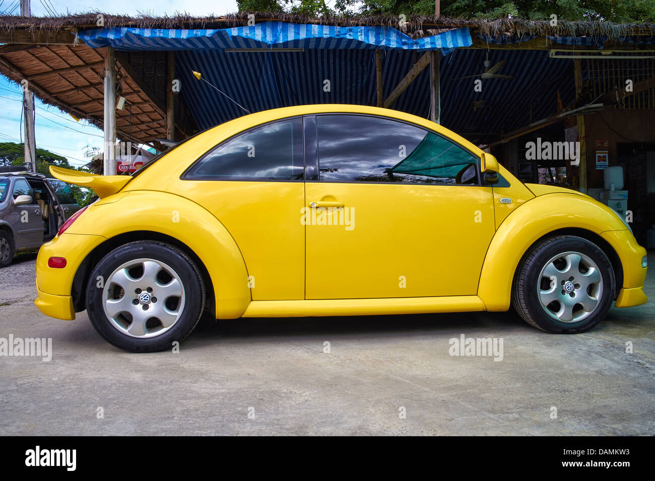 Vw beetle side view hi-res stock photography and images - Alamy