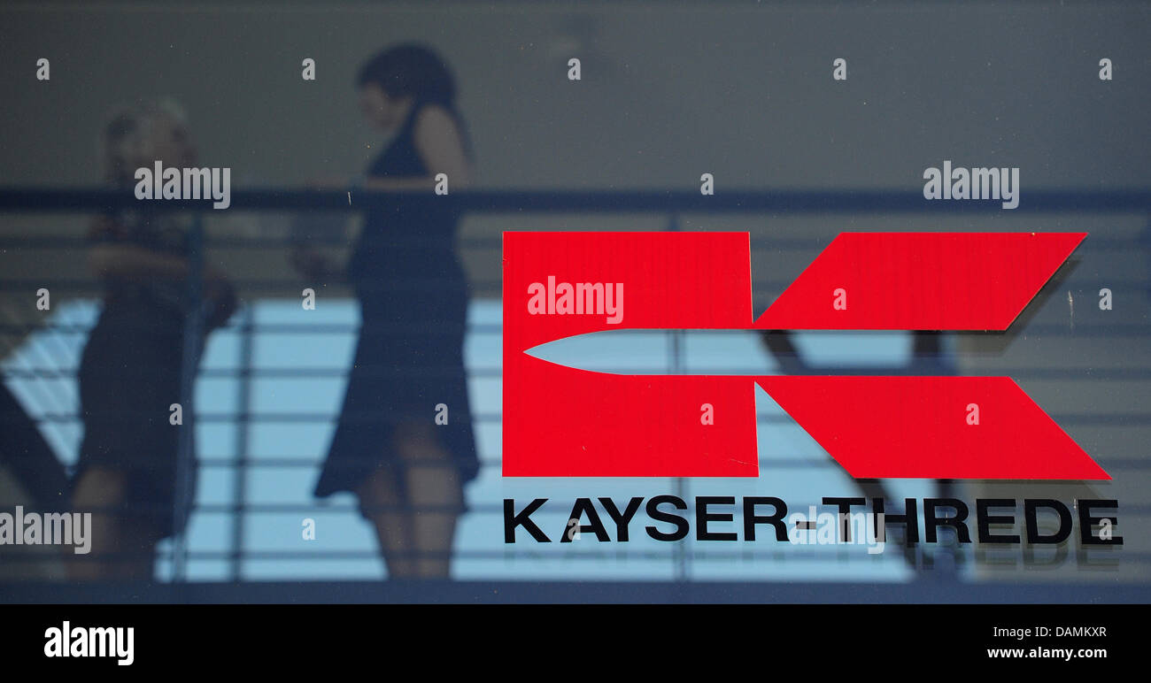 Two employees of the aerospace specialist Kayser-Threde converse in a ...