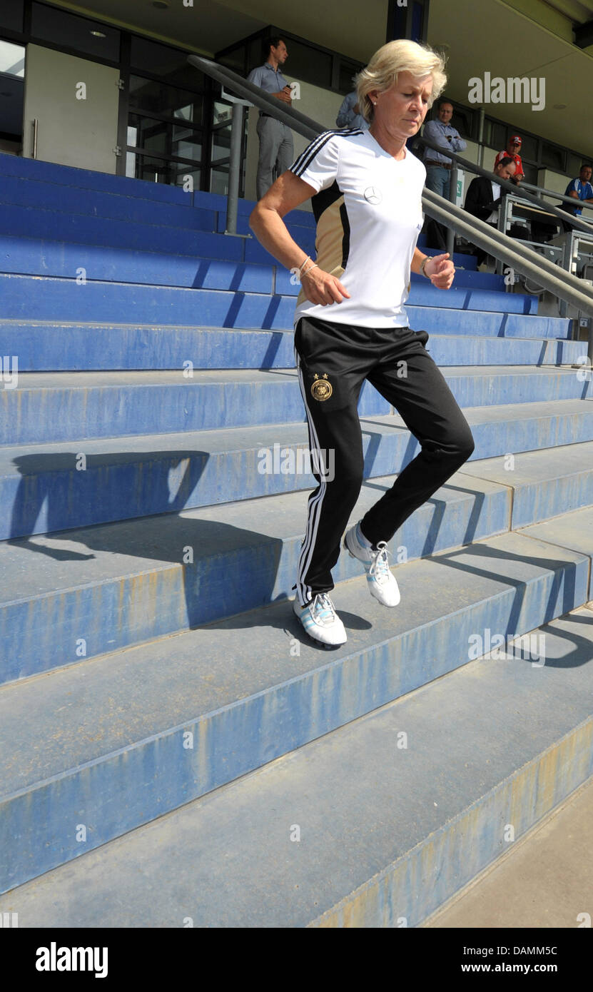 The coach of the German national women's soccer team, Silvia Neid (M ...