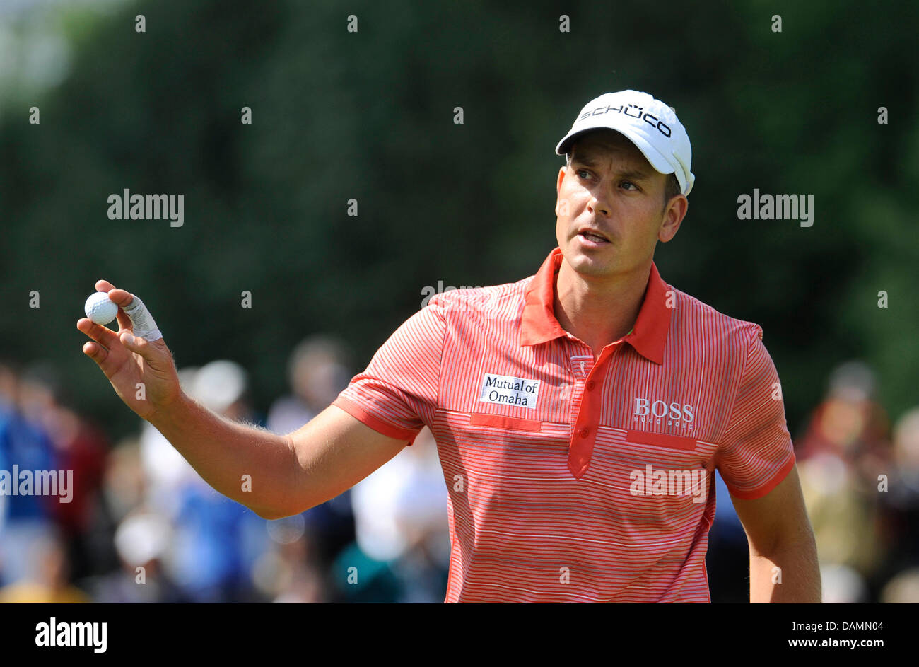 Swedish professional golfer Henrik Stenson waves to his audience at the ...
