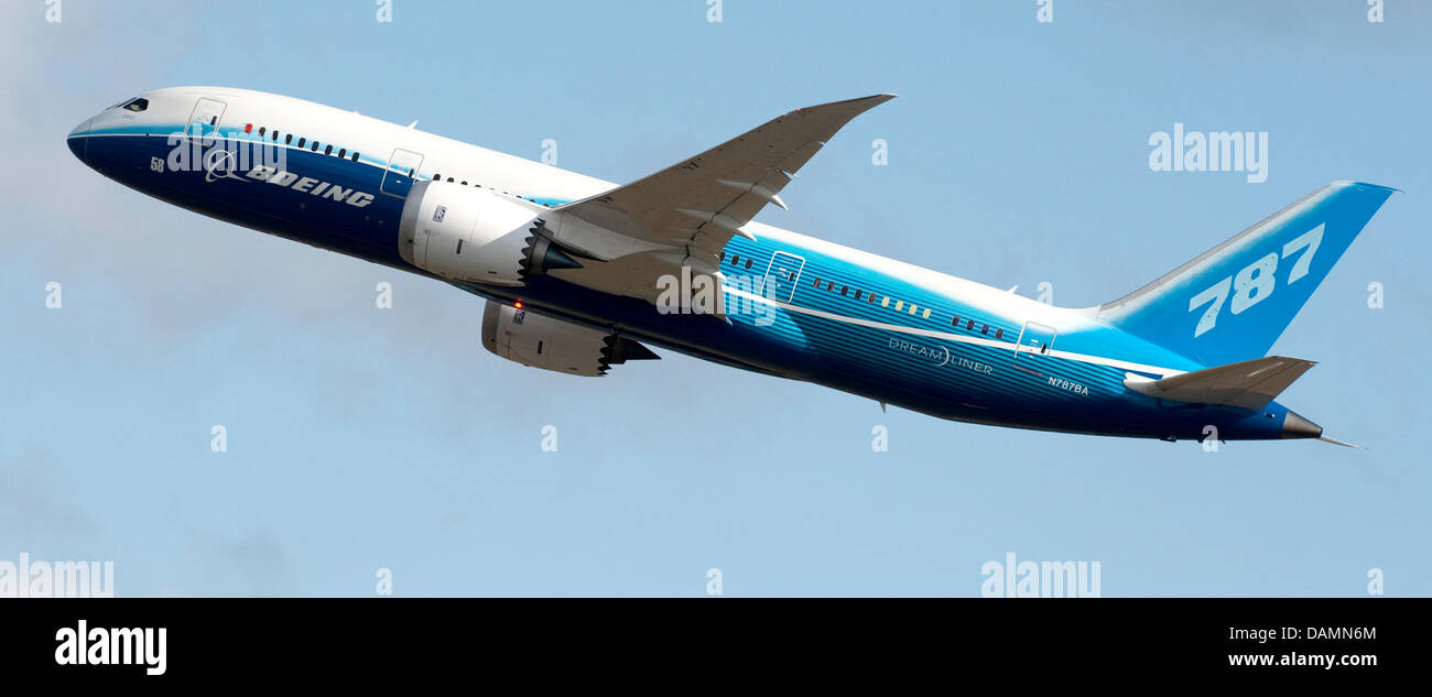 The new Boeing 787 'Dreamliner' flies over the runway at Tegel airport ...