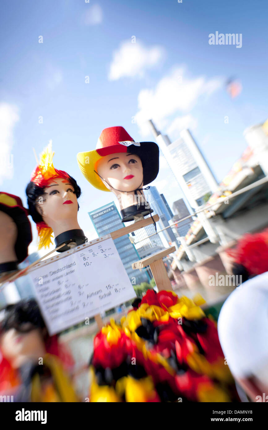 Seats on the embankment hi-res stock photography and images - Alamy