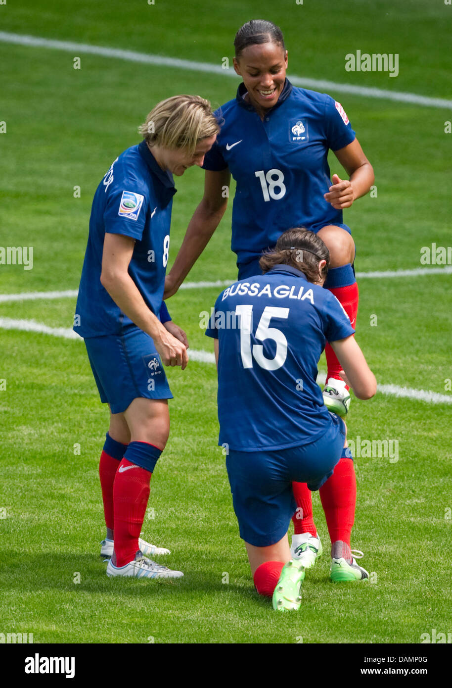Sonia Bompastor (l), Marie-Laure Delie (h) and Elise Bussaglia ...