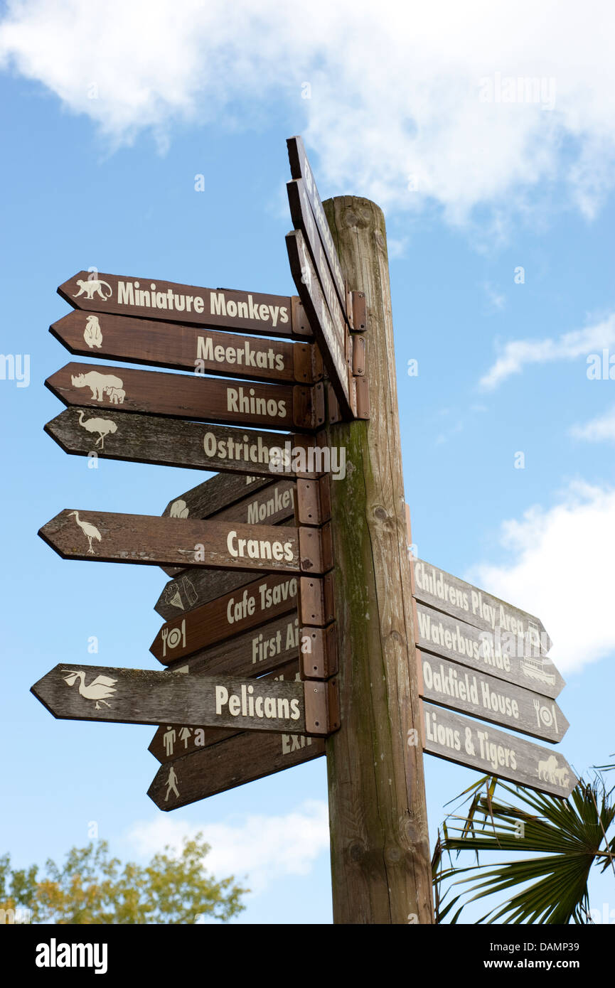 Zoo signs hi-res stock photography and images - Alamy