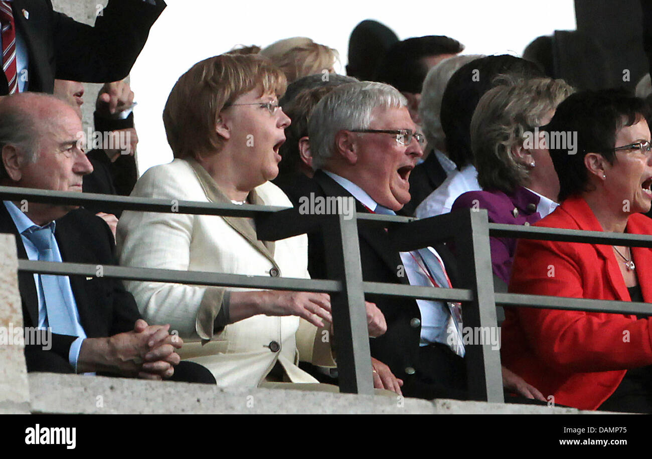 German chancellor Angela Merkel ((2nd L) and president of the German ...
