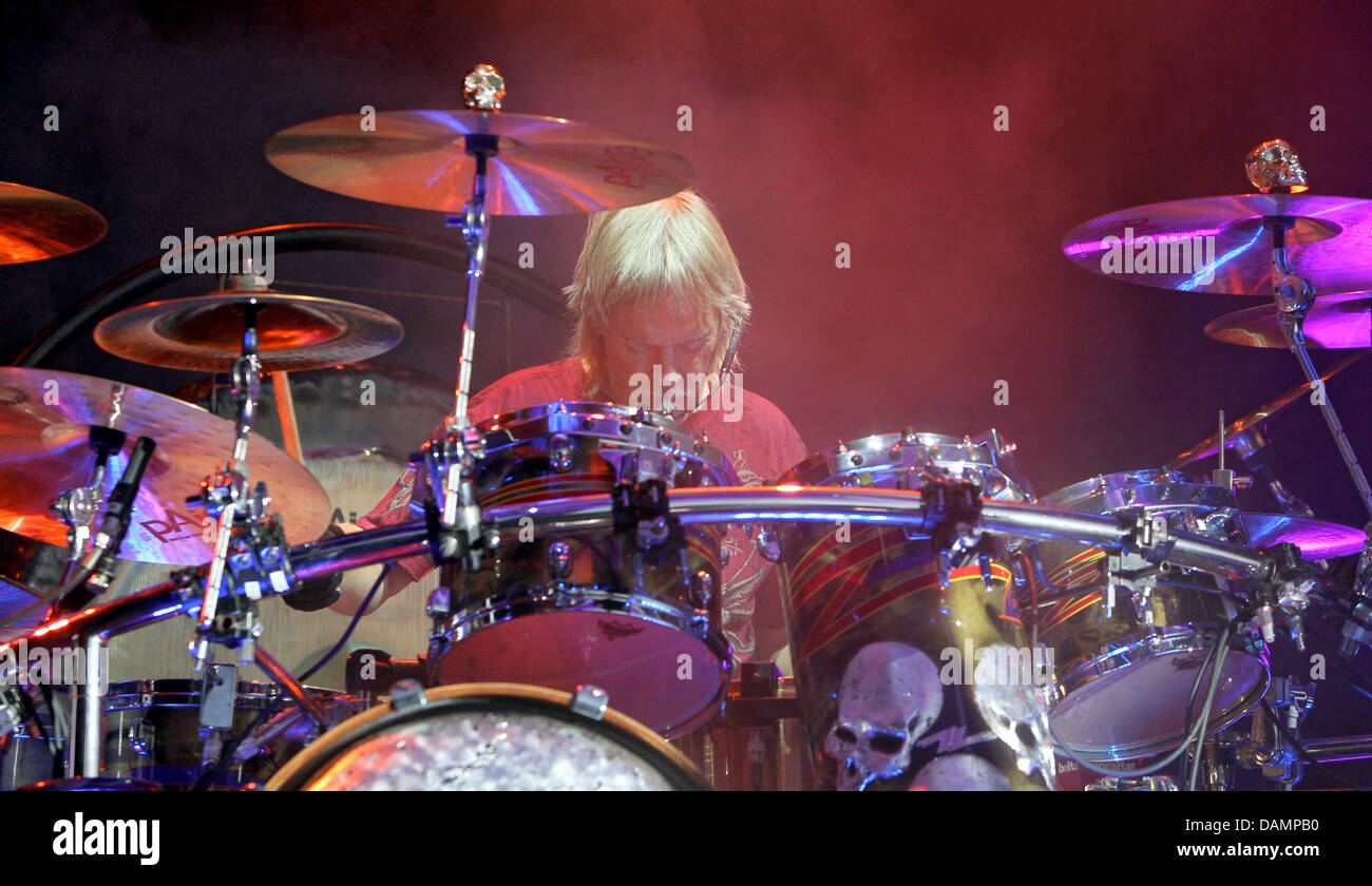 Zz top drums hi-res stock photography and images - Alamy