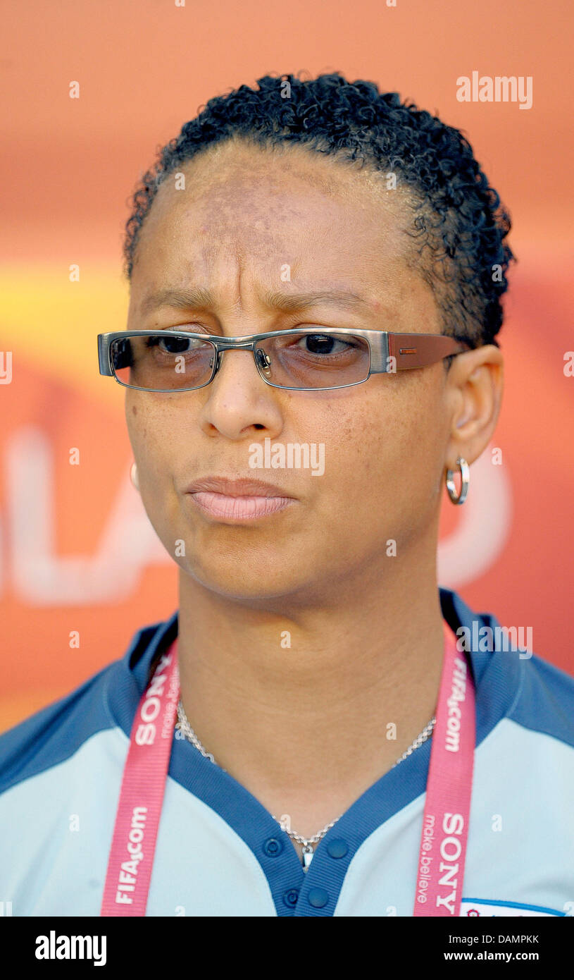 Englands womens coach hope powell hi-res stock photography and images ...