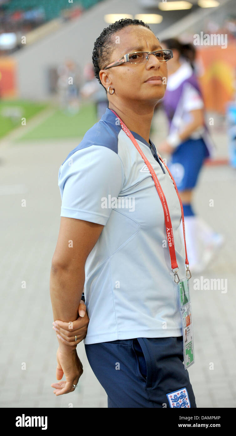 Englands womens coach hope powell hi-res stock photography and images ...
