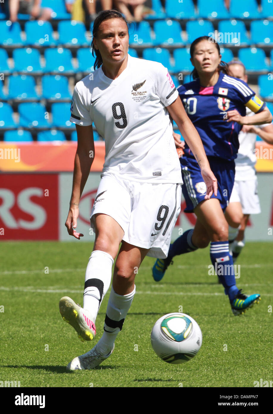 Amber Hearn of New Zealand in action during the Group B match Japan ...