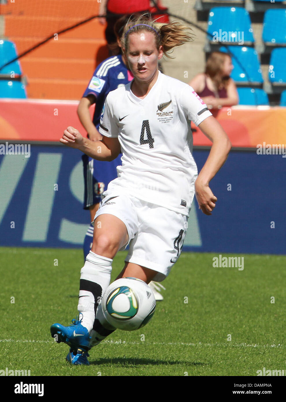 Katie Hoyle of New Zealand in action during the Group B match Japan ...
