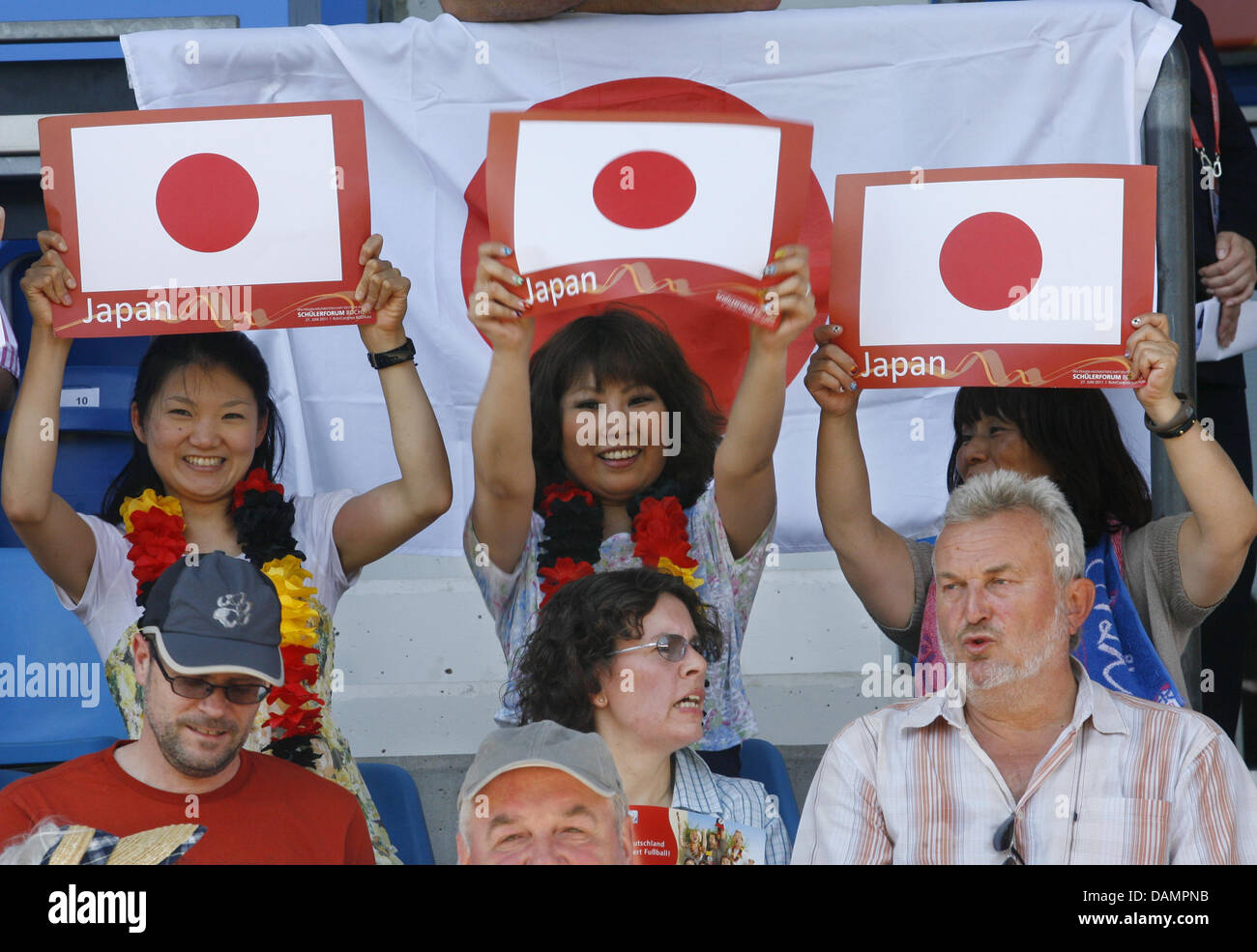 Supporter of Japan cheer during the Group B match Japan against New ...