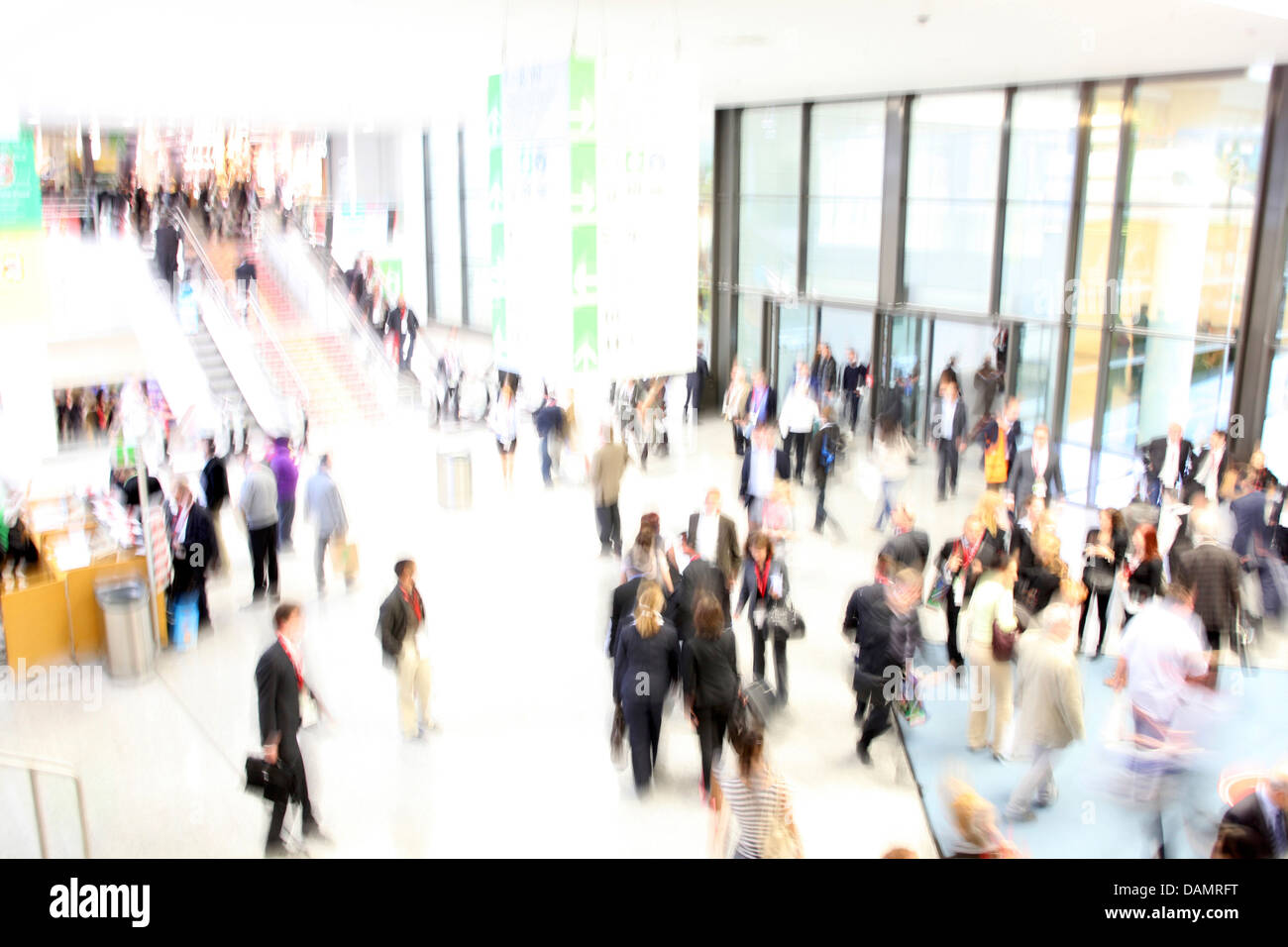 Ground crowd hi-res stock photography and images - Alamy
