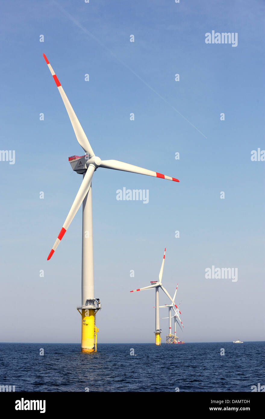 The first German Offshore-Windpark 'Alpha Ventus' - situated about 45km ...