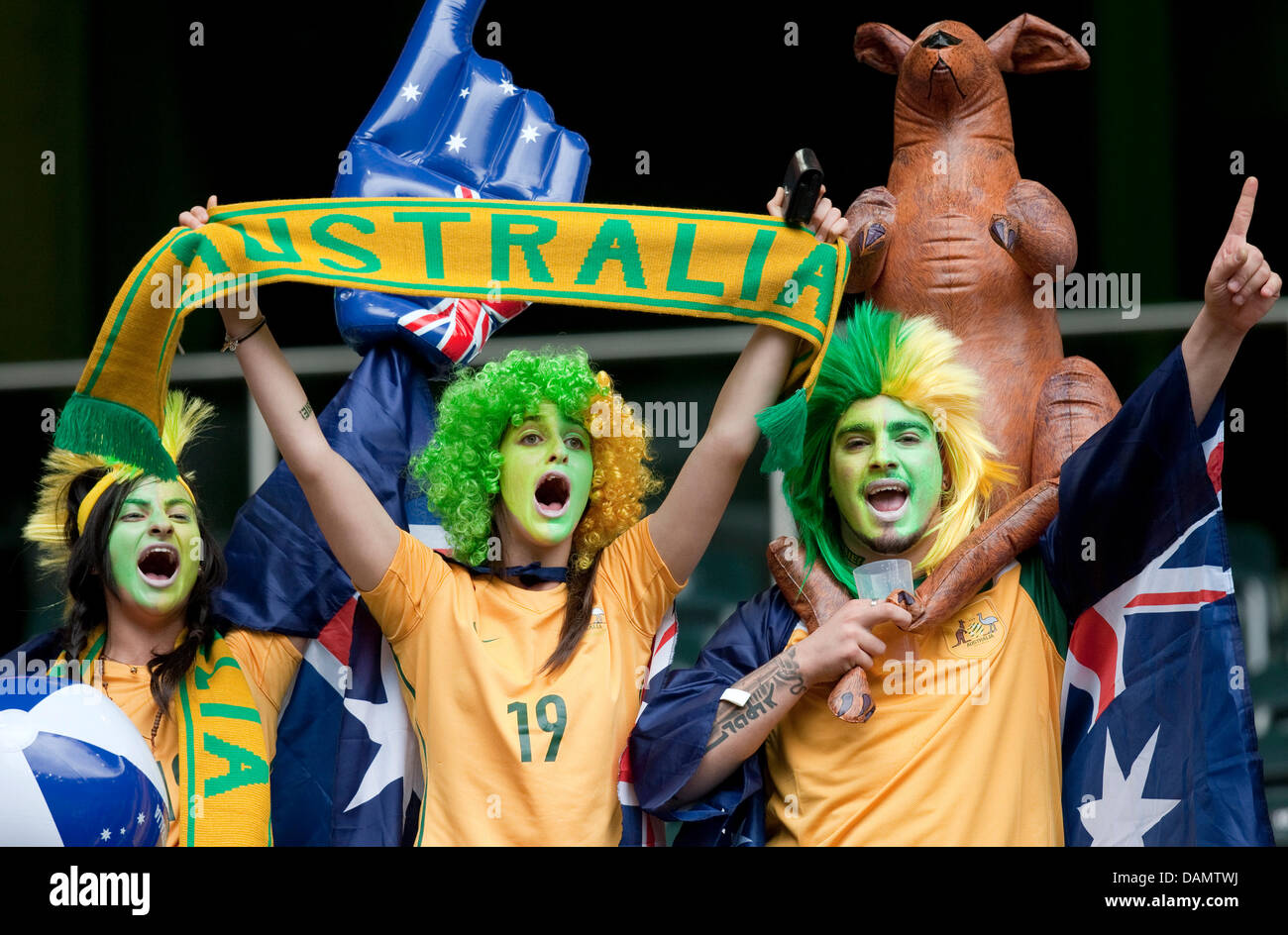 Australian team supporters hi-res stock photography and images - Alamy