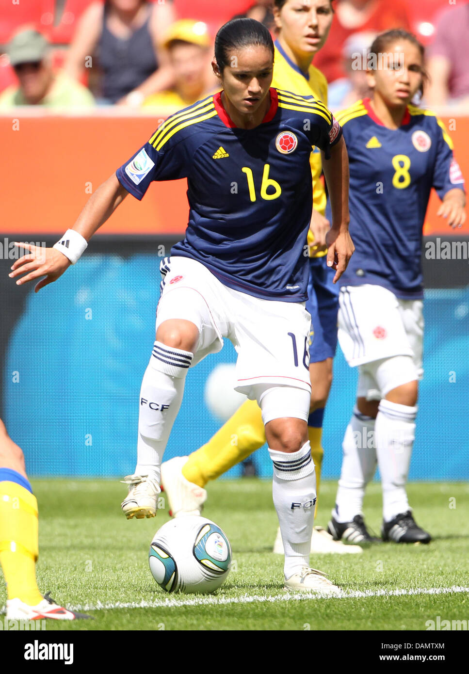 Lady soccer ball hi-res stock photography and images - Alamy