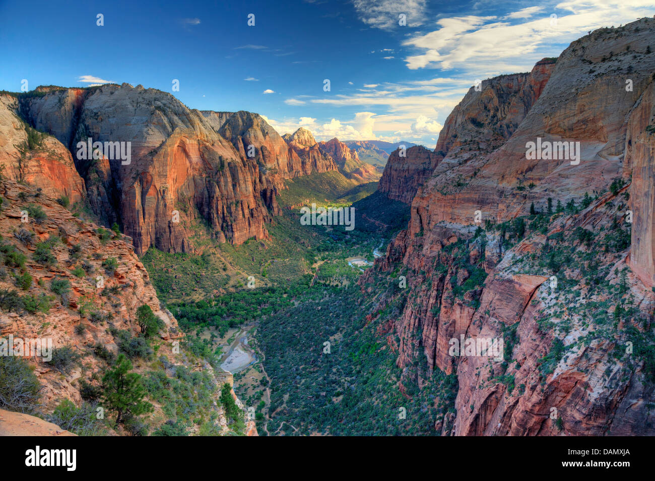 Angels landing hi-res stock photography and images - Alamy