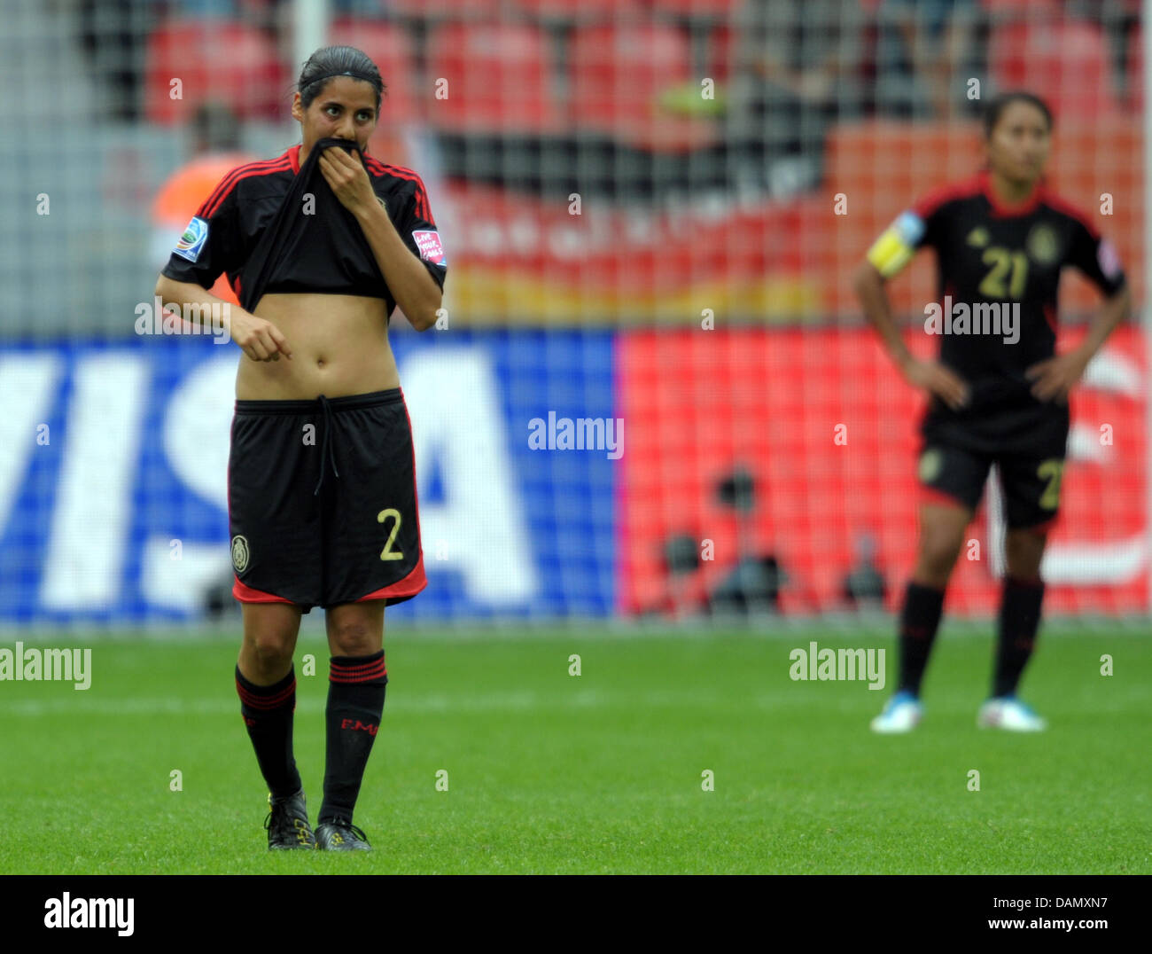 Kenti Robles (L) and Stephany Mayor of Mexico look dejected after ...