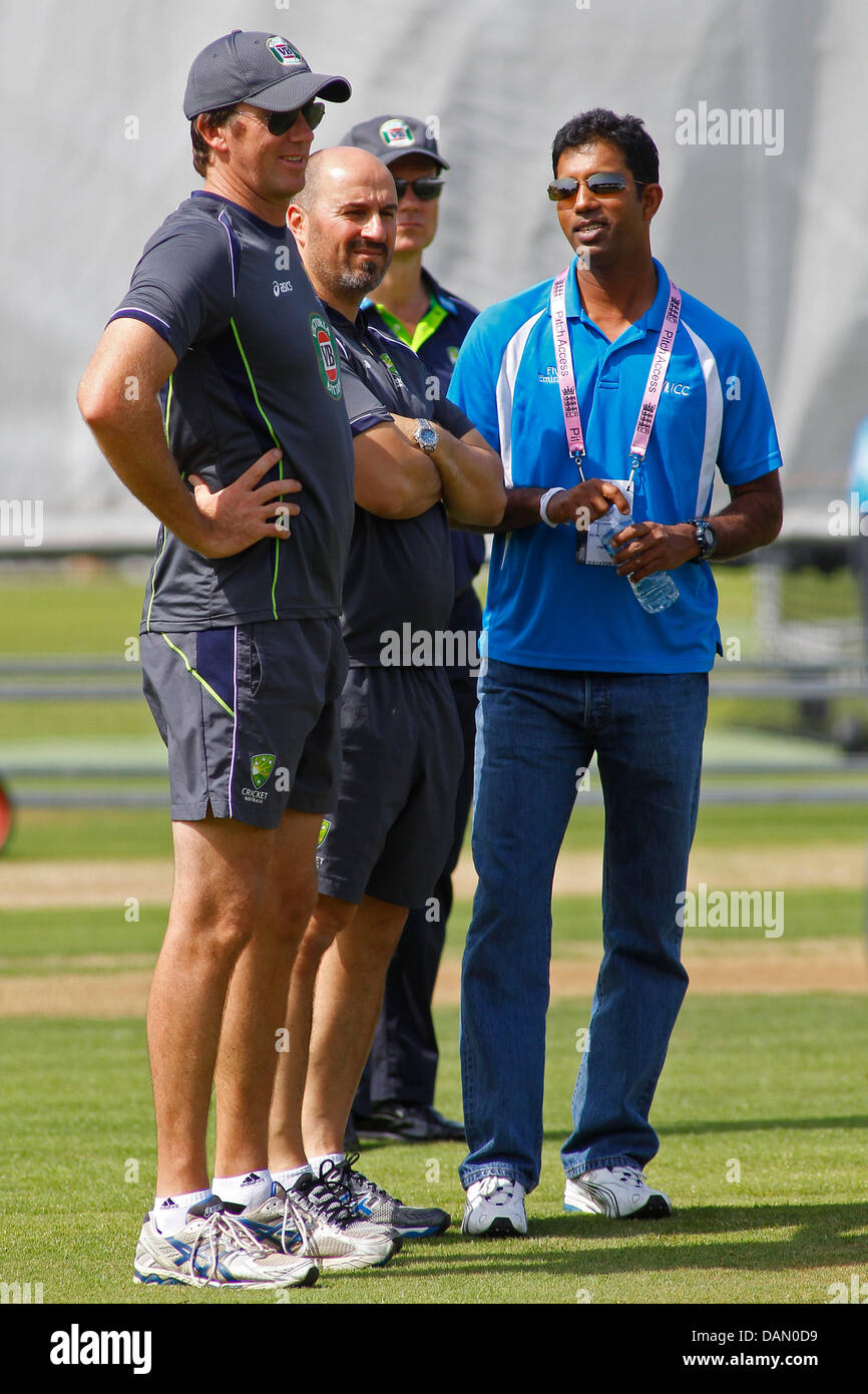Australian cricket umpire hi-res stock photography and images - Alamy